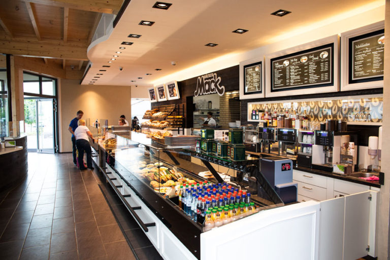 Backshop mit Drive-in - Russ Holzbau